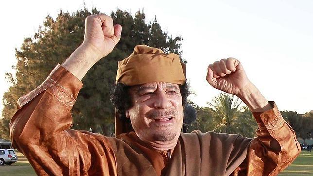 La camisa y el anillo del Gadafi abatido, a la venta por 1,5 millones ...