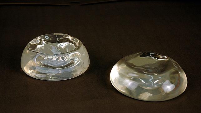 Una mujer fallece por perforación de pulmón mientras se operaba los pechos