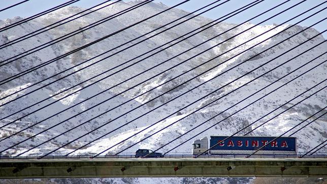 La nieve obliga al uso de cadenas en varios tramos de León y Palencia