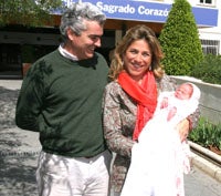 Sandra Barón, del grupo sevillano «Siempre Así», madre por cuarta vez