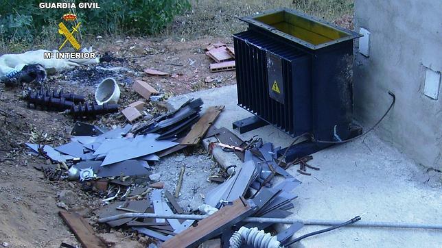 Destrozan un transformador para apoderarse de las bobinas
