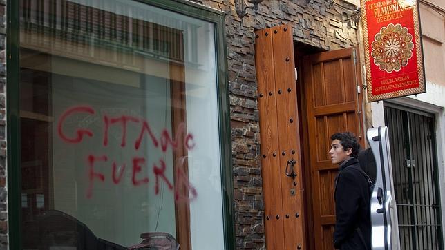 Pintadas racistas en una academia de flamenco