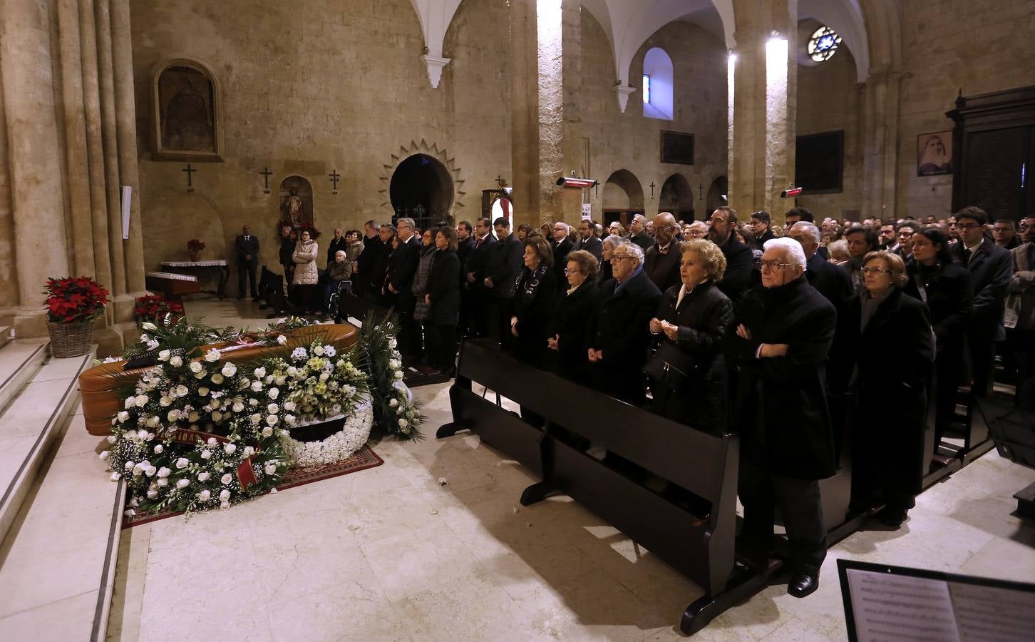 El funeral de Pablo García Baena en San Miguel, en imágenes