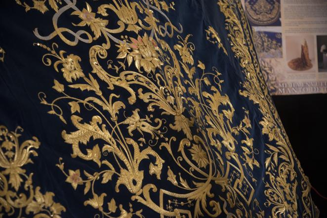 El Santo Ángel presenta el nuevo manto y proyecto de palio de la Virgen ...