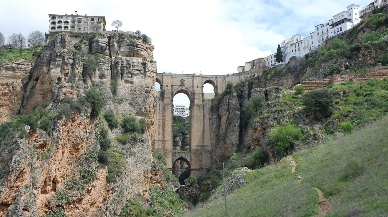 El Tajo de Ronda, declarado nuevo monumento natural en Andalucía, entre ...