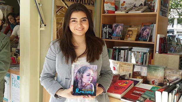 Ángela Bonilla: «Soy de las que abre un libro y le gusta hasta olerlo»