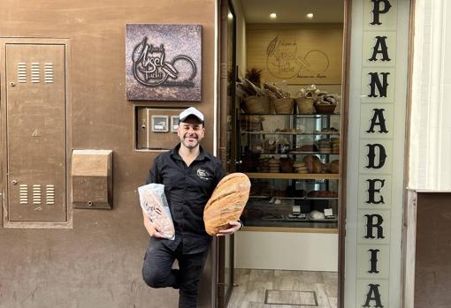 Ángel Puchi lleva su panadería artesana a la calle Zaragoza