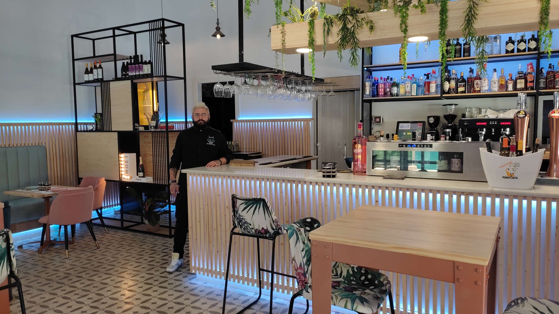 Equis Neotasca refresca su carta pensando en el verano de Córdoba