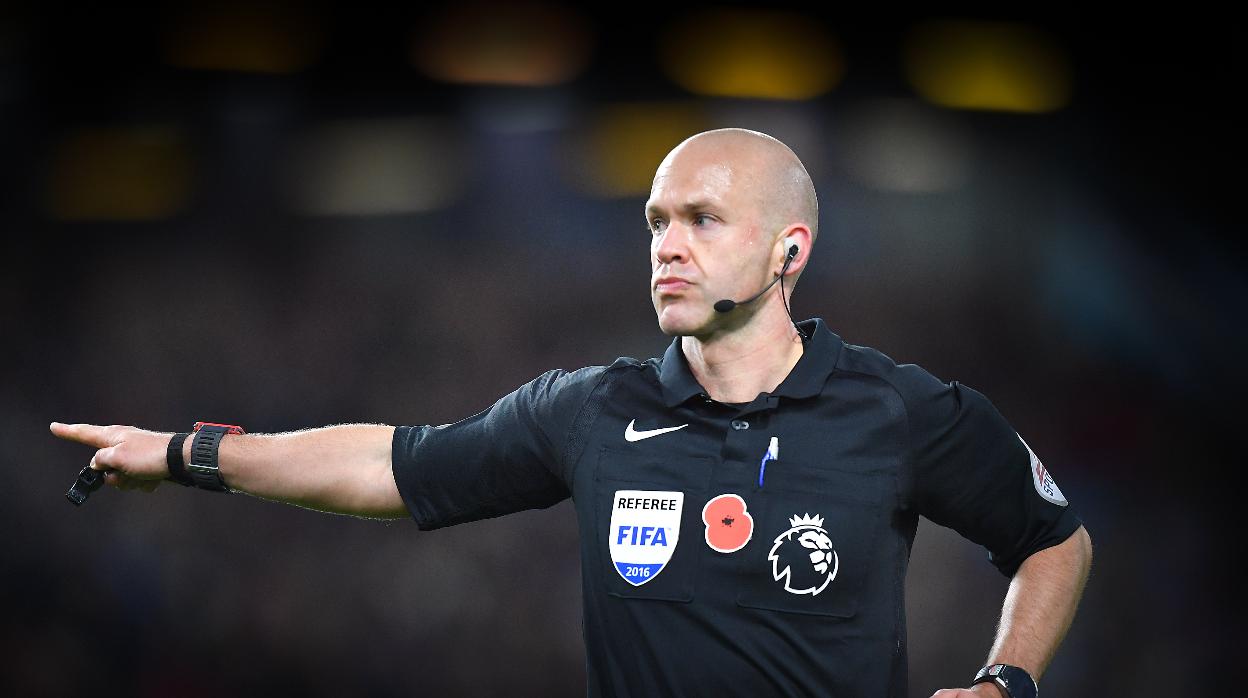 Al Sevilla y al Bayern les va bien con Anthony Taylor, árbitro de la ...