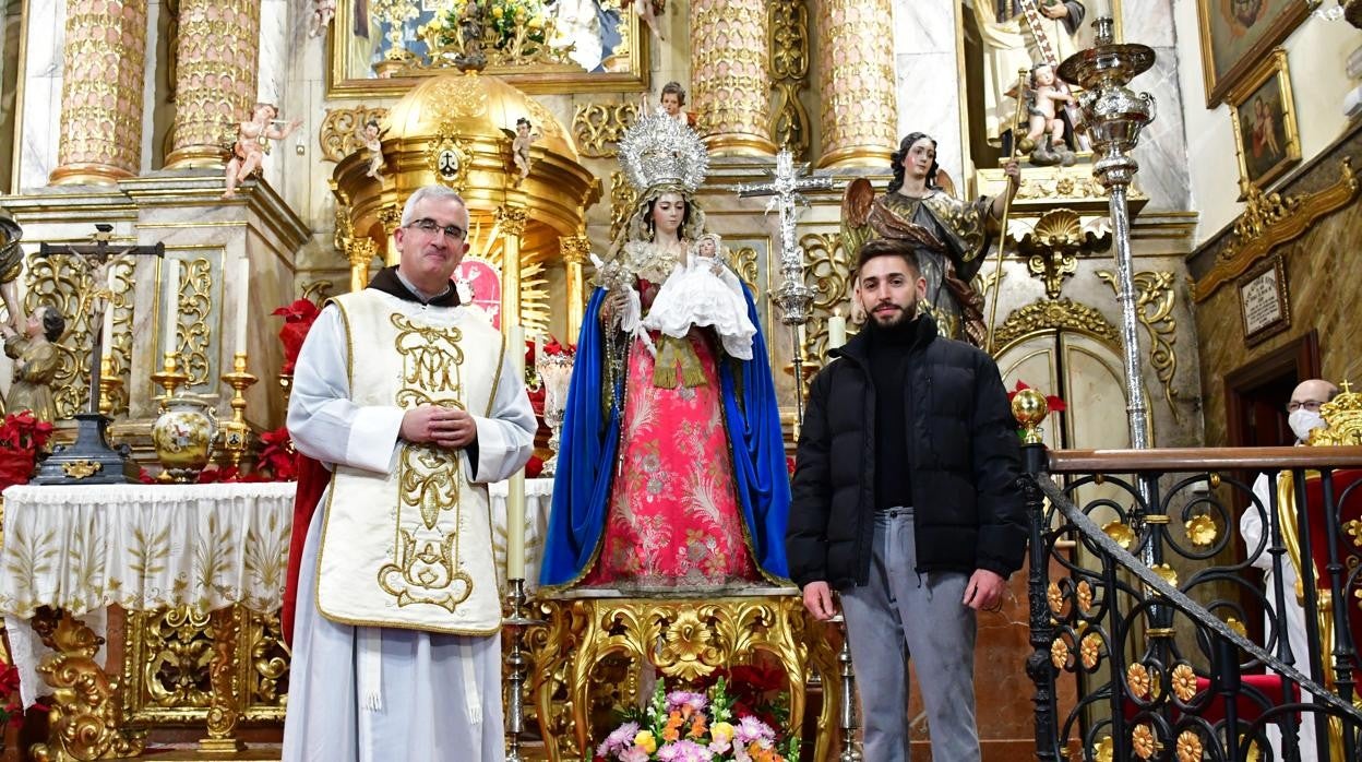 El Santo Ángel restaura a la Virgen de la Candelaria