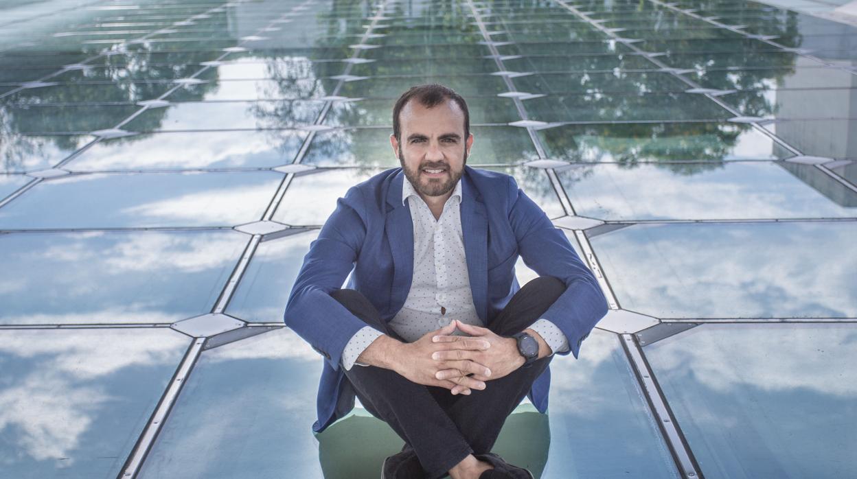 «Se puede ser serio sin ser triste. Los andaluces no sólo tenemos que ...