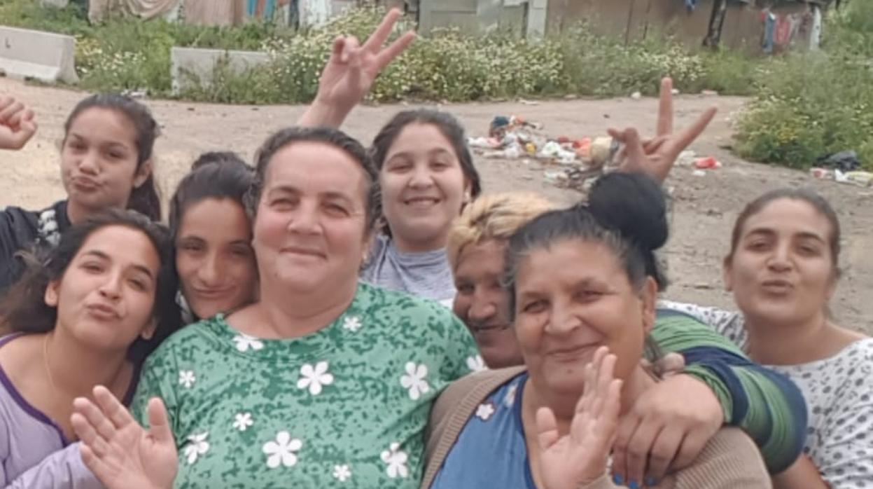 El voluntario de El Vacie que sale con su mascarilla FFP3 todos los ...