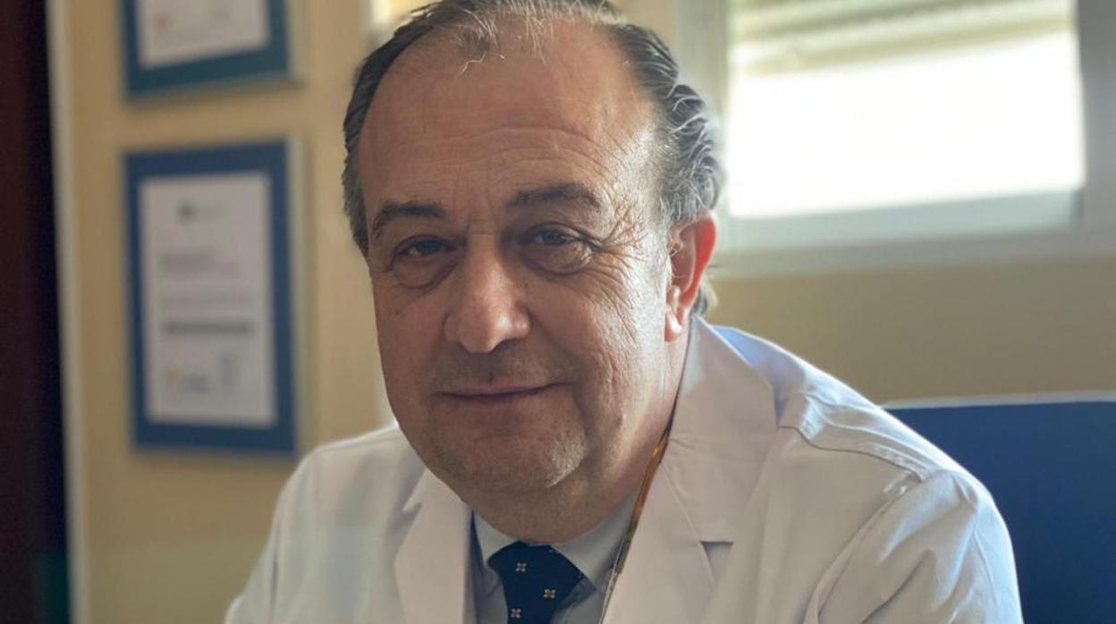 El jefe de Medicina Interna del Macarena, Miguel Ángel Colmenero, nuevo ...