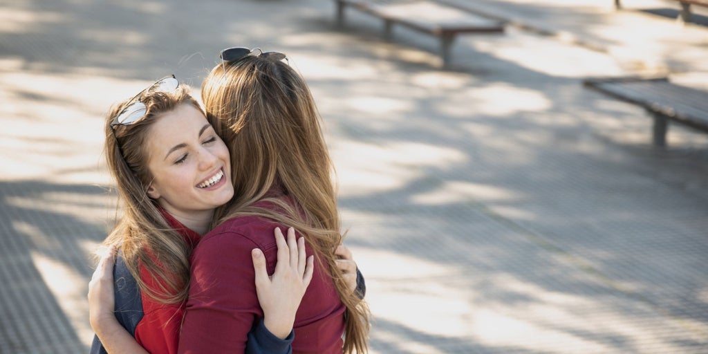 Hugs calm: how long should they last to notice their benefits? - Pledge ...