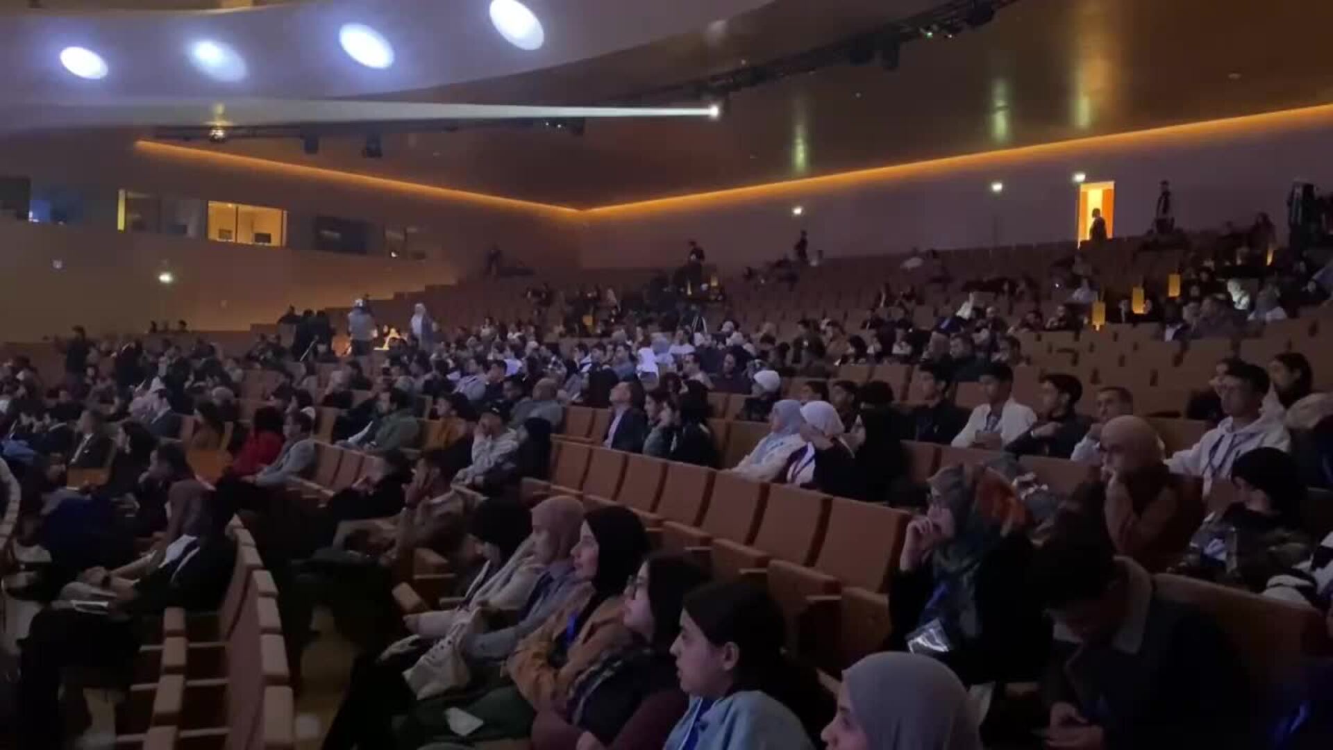 Daniel Dennet dice que la IA es un "arma de engaño masivo"