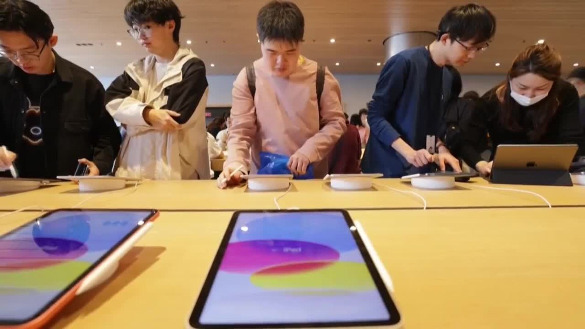 La tienda más grande de la compañía Apple abre sus puertas en Shanghái