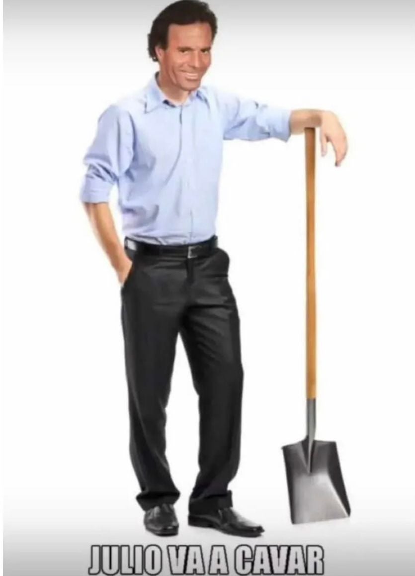 Julio Iglesias, rey del verano (y de los memes)