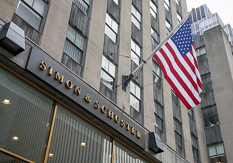 Paramount Global vende la editorial Simon & Schuster a una firma de ...