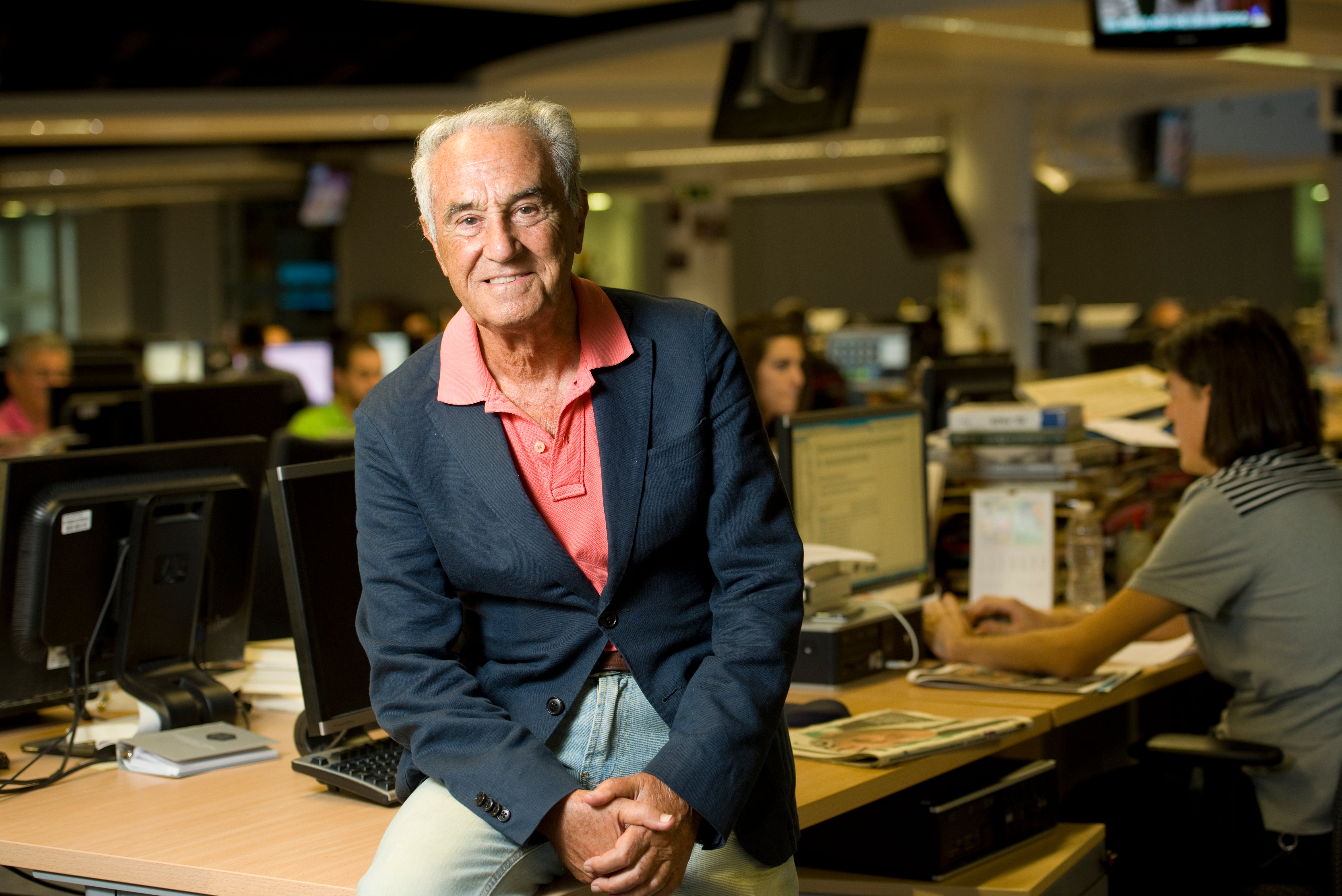 La vida del periodista José María Carrascal, en imágenes