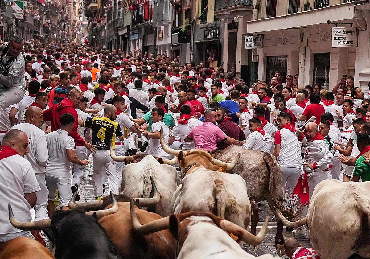 Quinto encierro de San Fermín, en directo: heridos, ganadería y última hora en Pamplona hoy