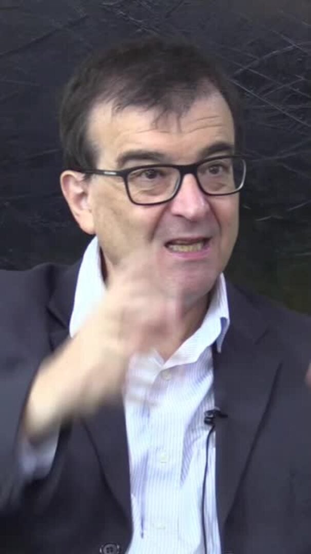 El escritor Javier Cercas se redefine con su último libro: "Me ha ...
