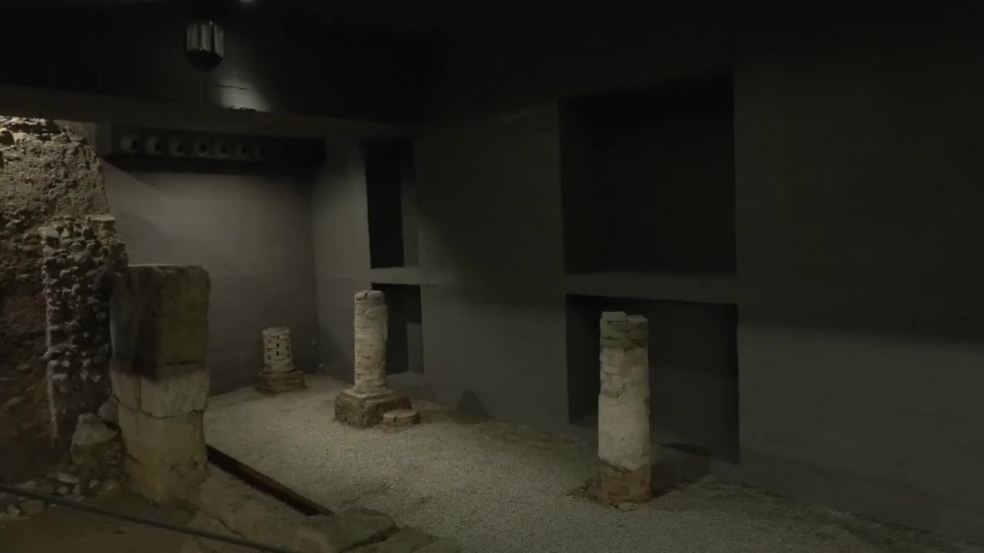 La cripta del Patio de Banderas abre para mostrar los primeros 2.000 ...