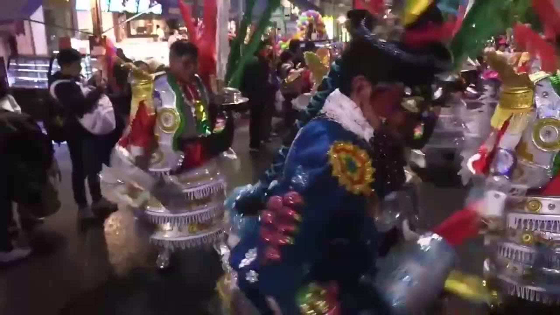 Bailarines y músicos exhiben el origen de la danza de la morenada en ...