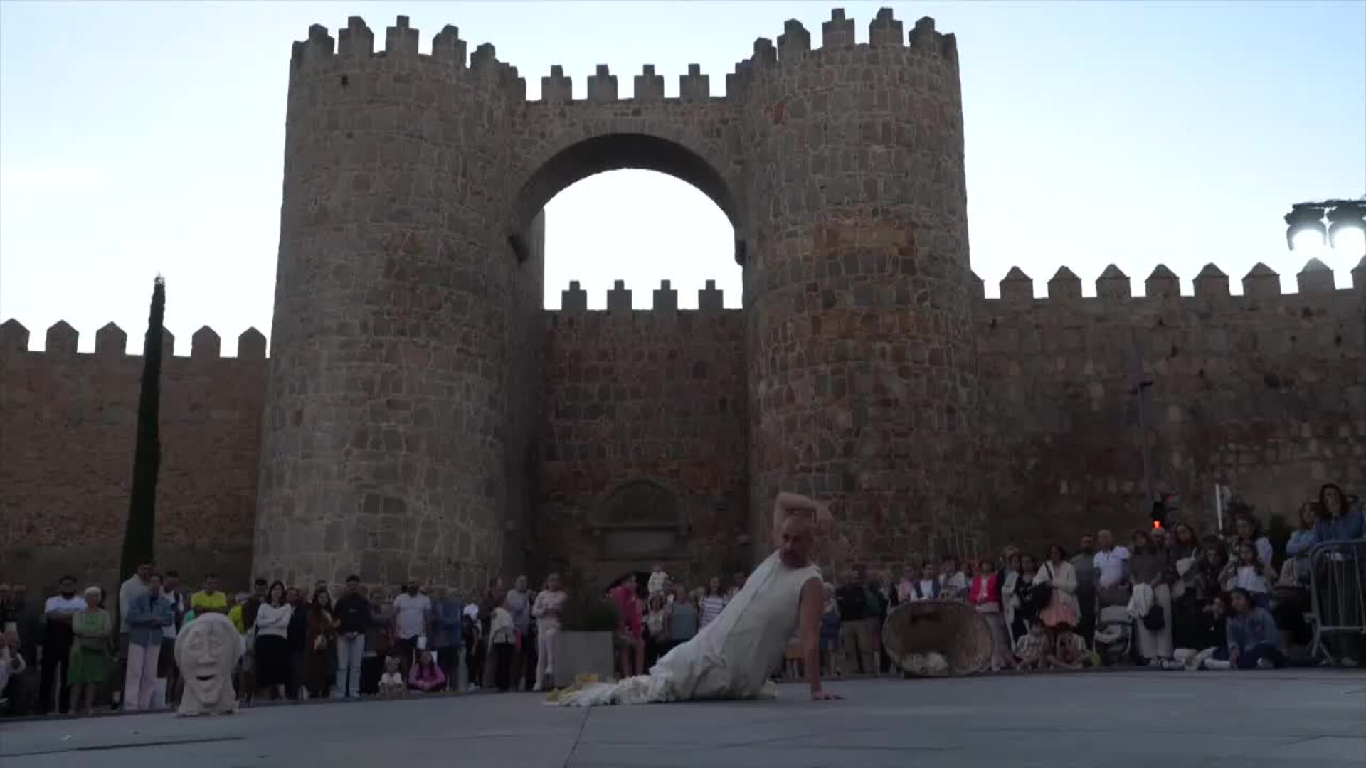 El artista Alberto Velasco mueve montañas en Ávila con un folclore vivo ...