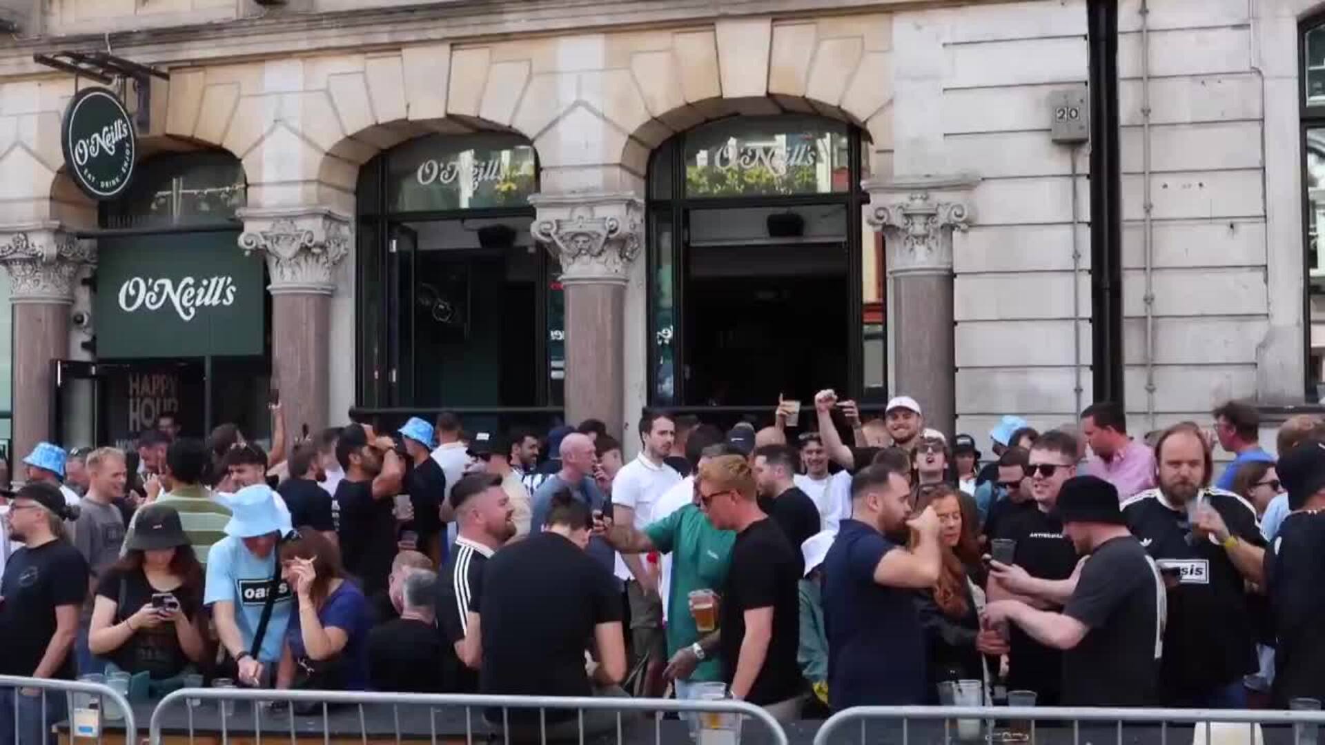 Oasis extiende su leyenda e inicia su gira mundial con un concierto ...