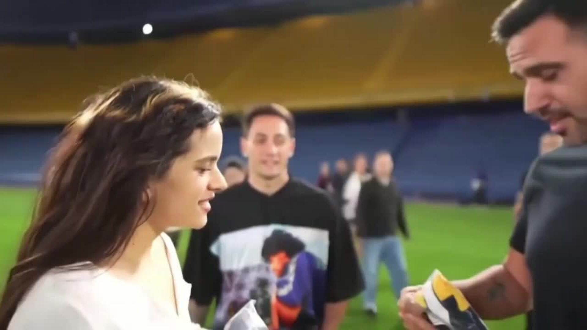 Rosalía visita en Buenos Aires el estadio del Boca Juniors junto al ...