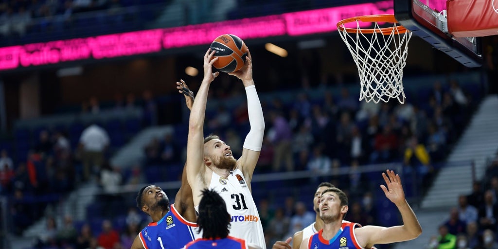 El Real Madrid despierta del letargo ante su verdugo en Belgrado