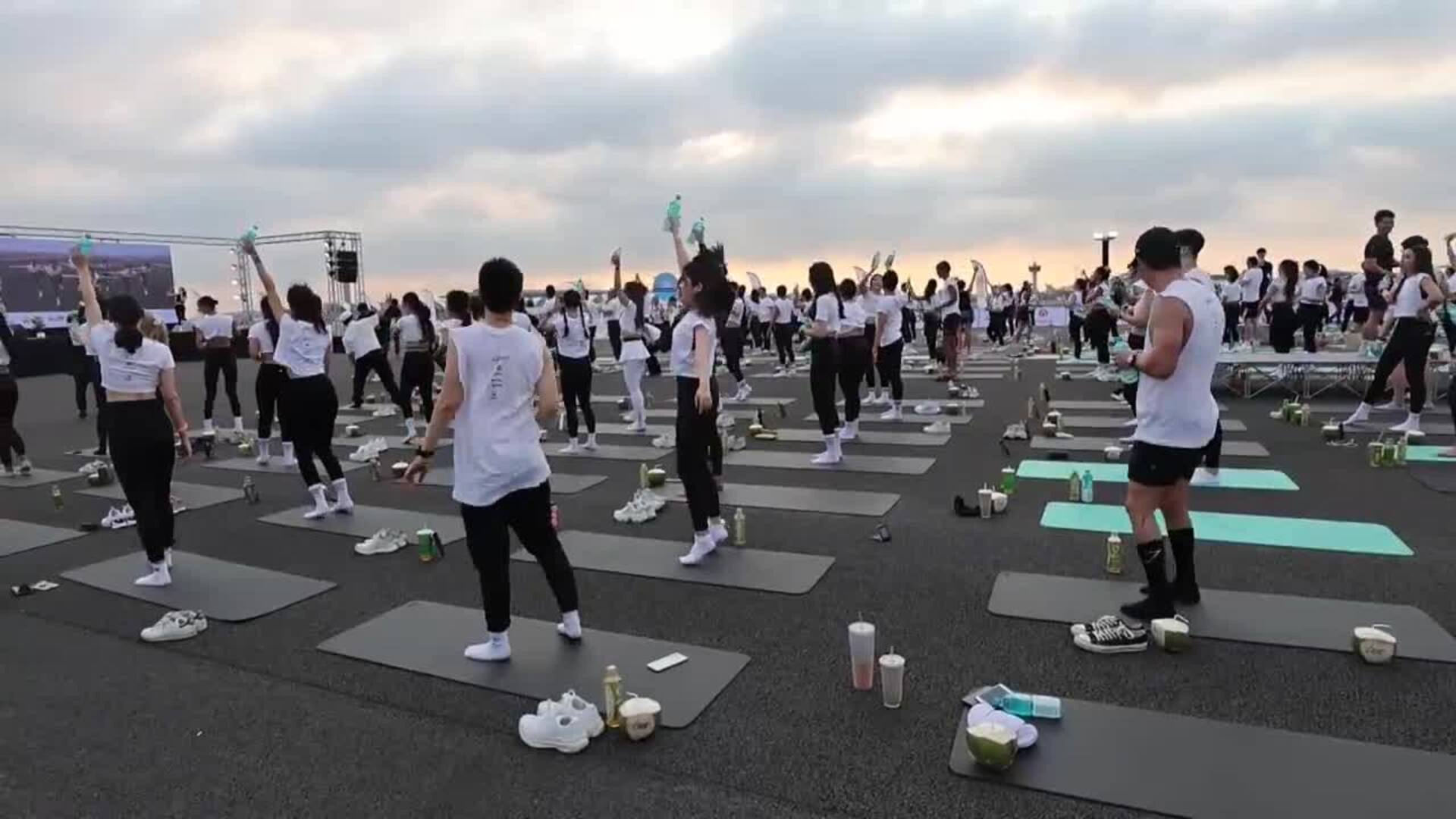 "Brew Yoga", la forma de combinar tu bebida favorita y el yoga