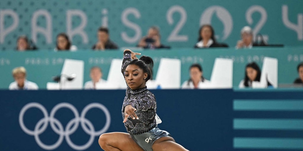 Simone Biles está aquí, recital en su regreso
