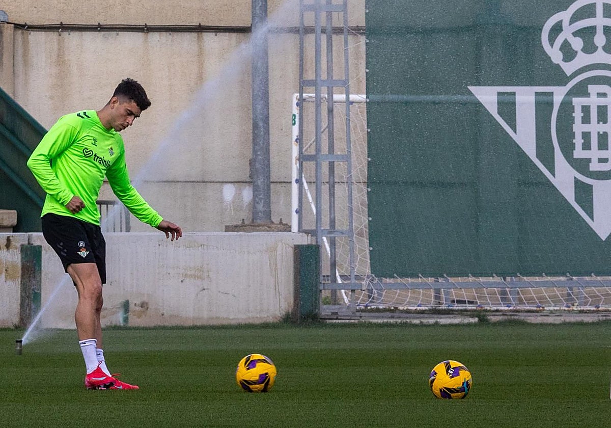Marc Roca ya toca balón al margen y tiene el duelo ante el Villarreal ...