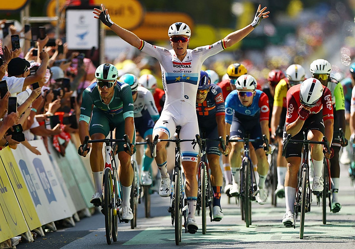 Https.//nmxseries.com/ a tall blonde is a statuesque blonde