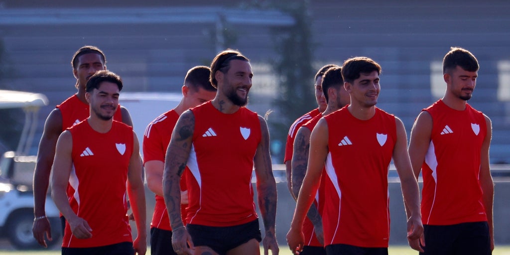 Con el profesor xxx she is a slim girl with a nice chest