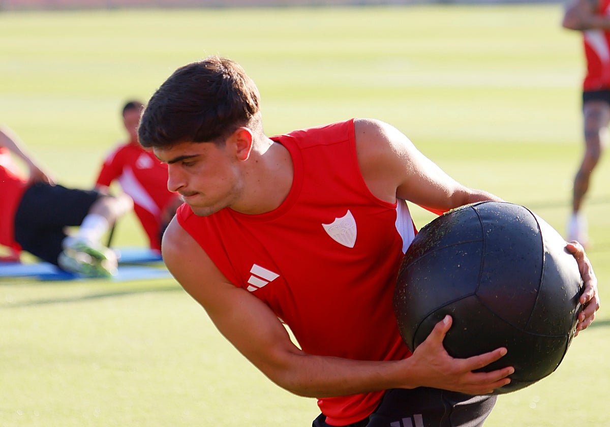 Juanlu, orgulloso portador del '16'
