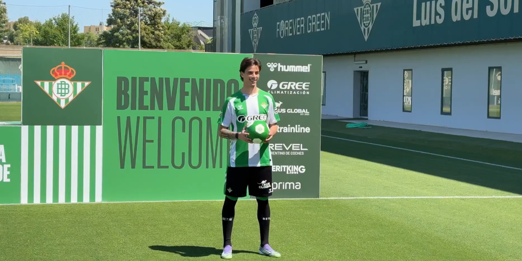 Anya chalotra nude 2025 she is not too tall, not too short