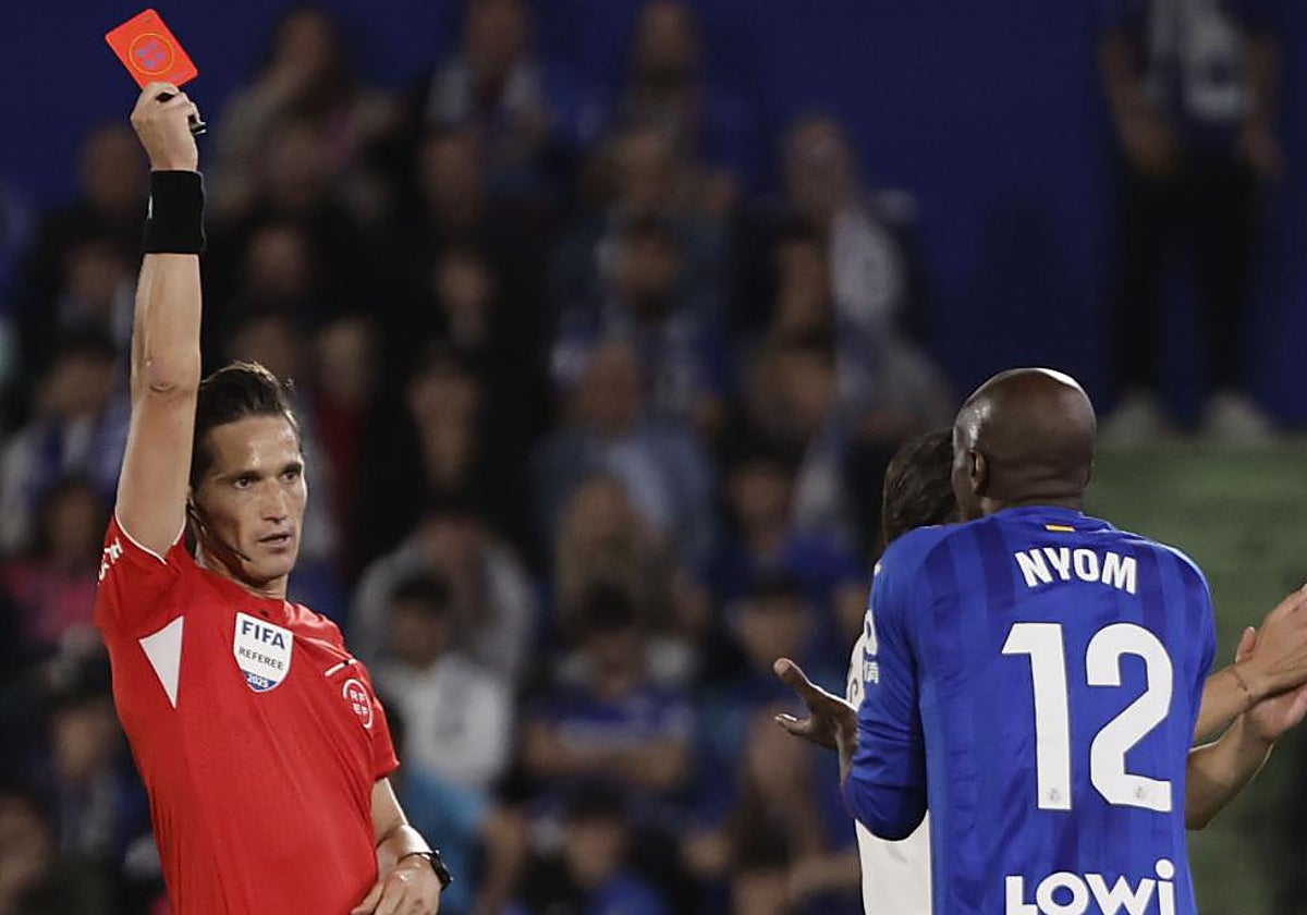 Martínez Montoro: La entrada de Nyom a Vinicius no es roja, es amarilla ...