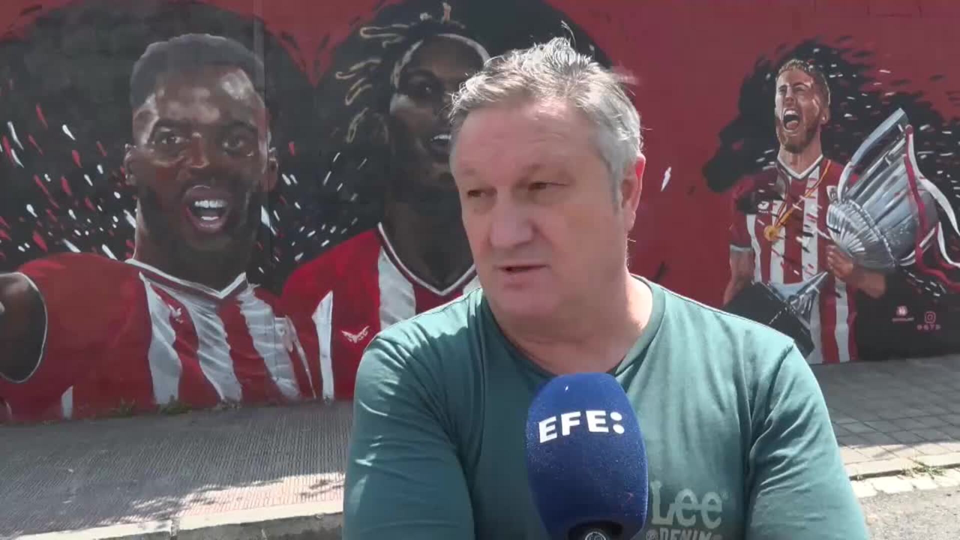Aficionados del Athletic celebran la renovación de Nico Williams hasta 2035