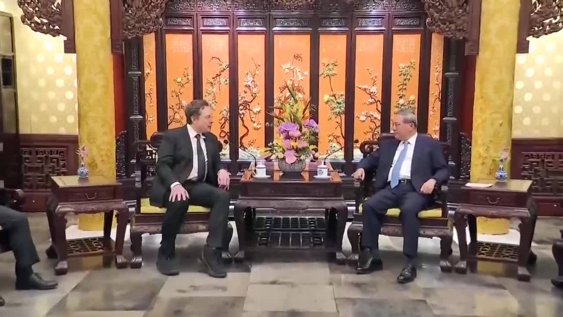Primer Ministro Chino Afirma Que Tesla Es Un Ejemplo De La Exitosa
