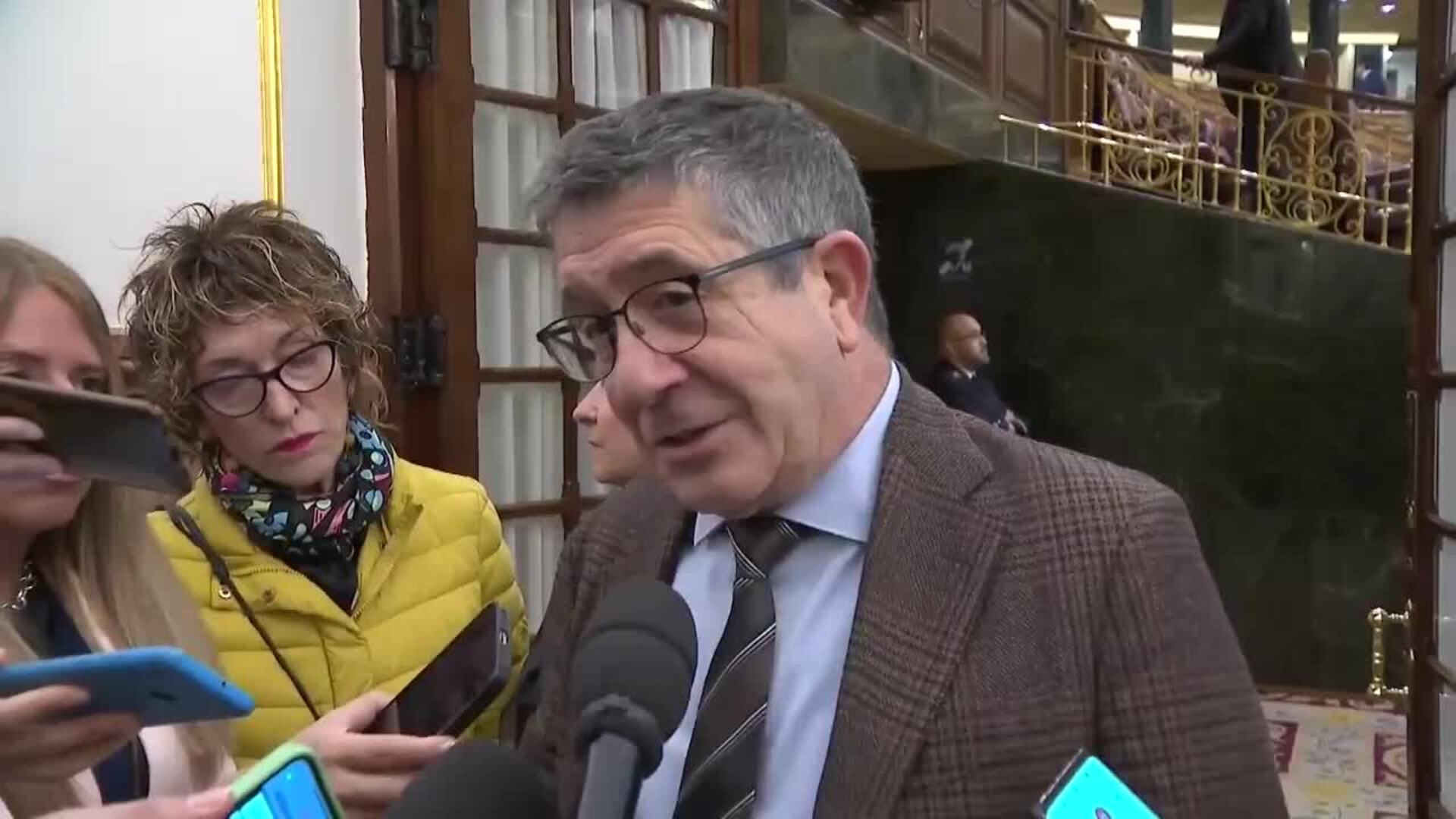 Patxi López tacha a Trump de ridículo tras su mofa sobre aranceles