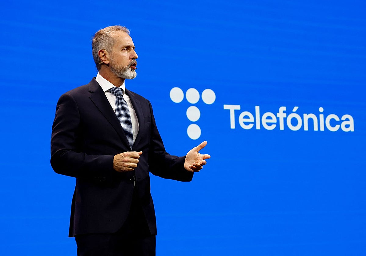 Telefónica recorta el dividendo de 2026 a la mitad y Murtra tomará ...