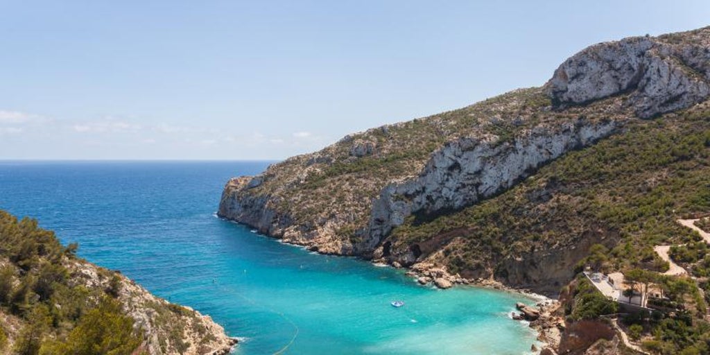 La cala y la isla de Alicante que recomienda National Geographic para ...