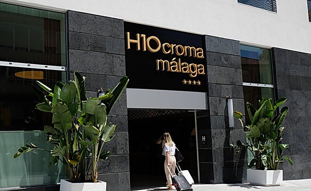 El polémico hotel de Moneo en Málaga ya recibe clientes