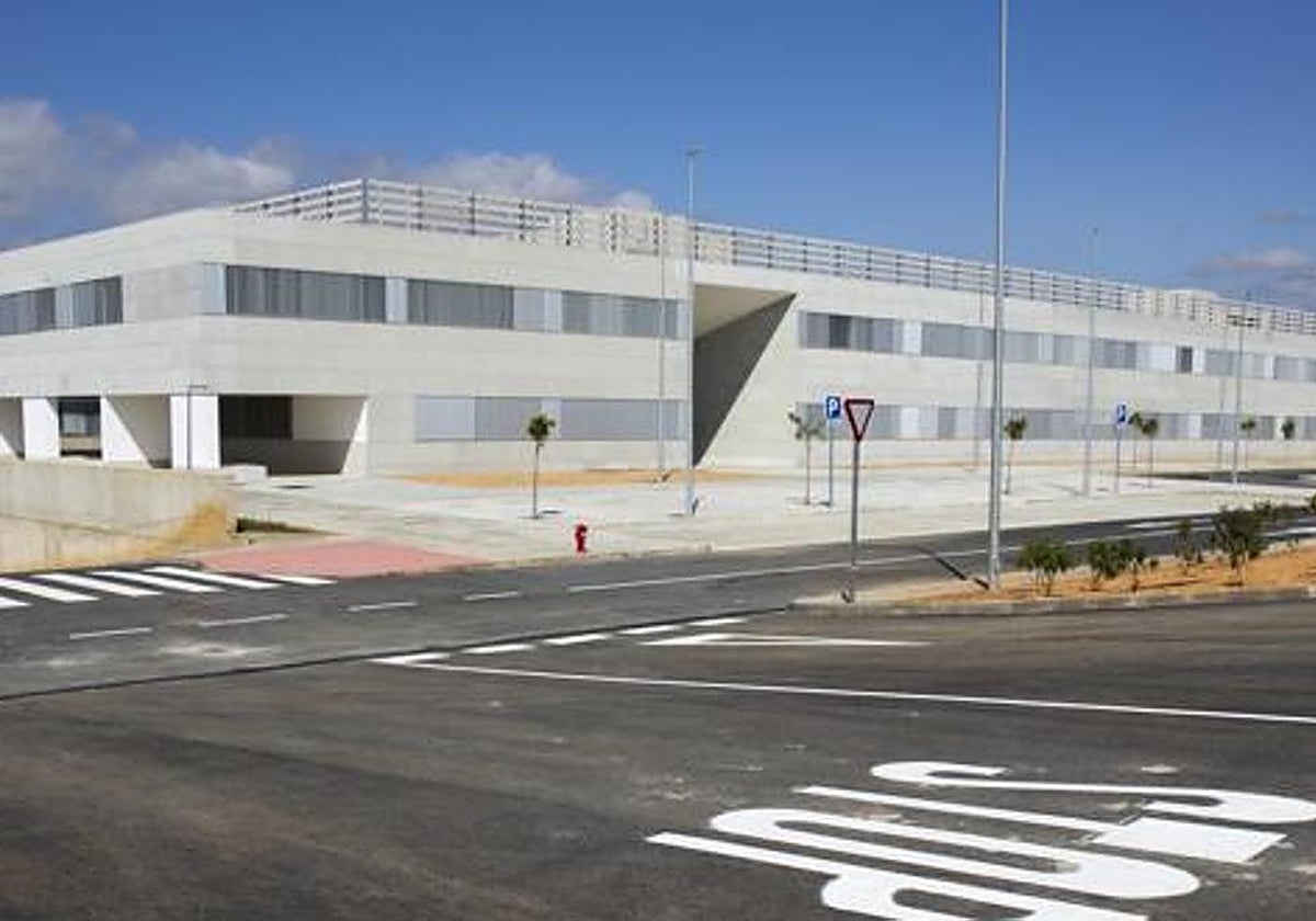 Construyen la carretera para entrar al hospital de Lepe siete años ...