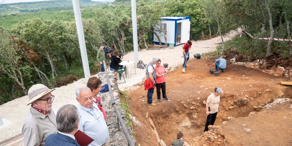 Un canto tallado y una lasca que pertenecieron a Homo antecessor ...