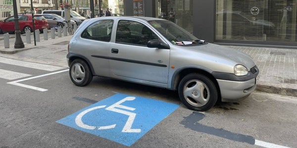 Multado en Valencia tras aparcar en una zona permitida que se pintó ...