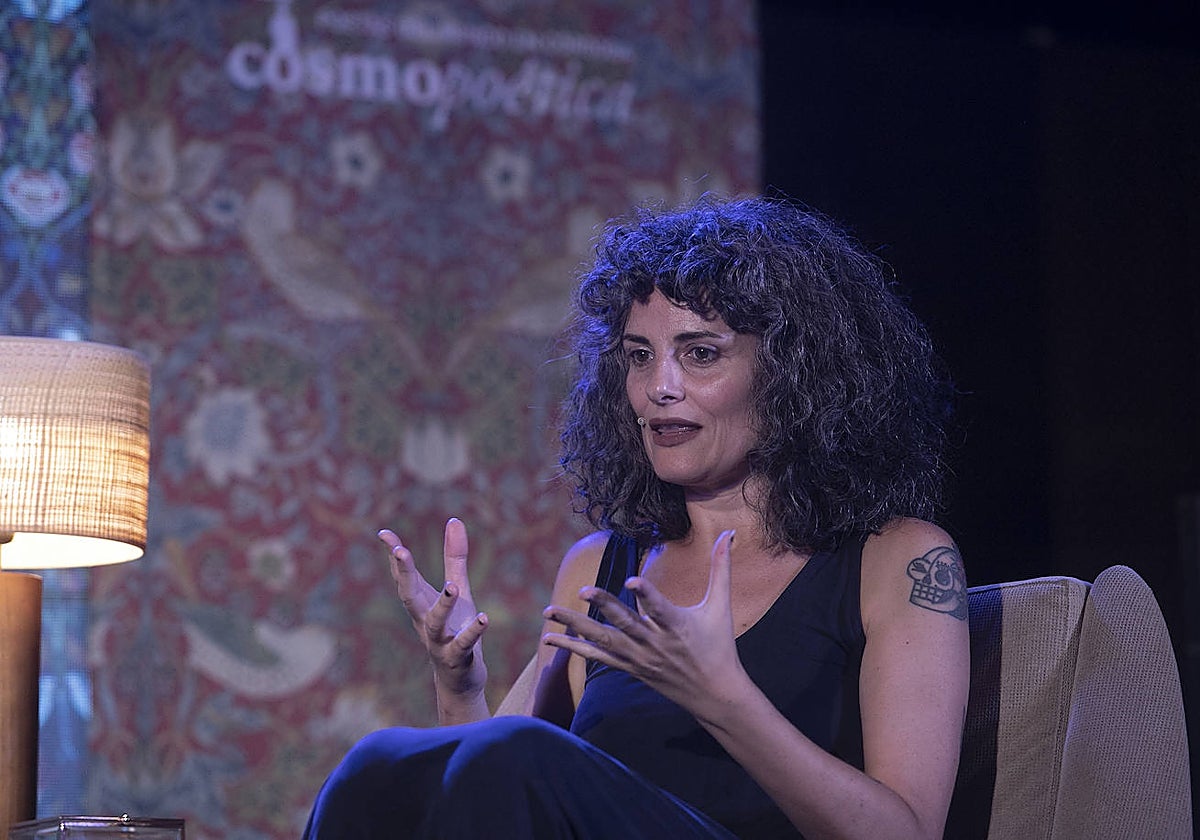 Rosario Villajos, en Cosmopoética: «Para mí la poesía es una forma de ...