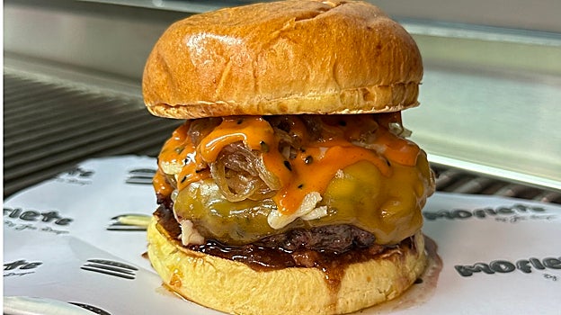 Joe Burgerchallenge abre Moflete en Valencia: hamburguesas para los más ...